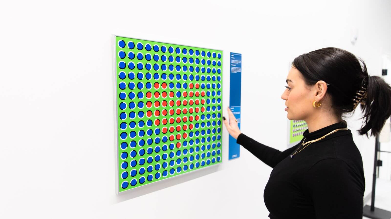 Illusory Images | Museum of Illusions Philadelphia